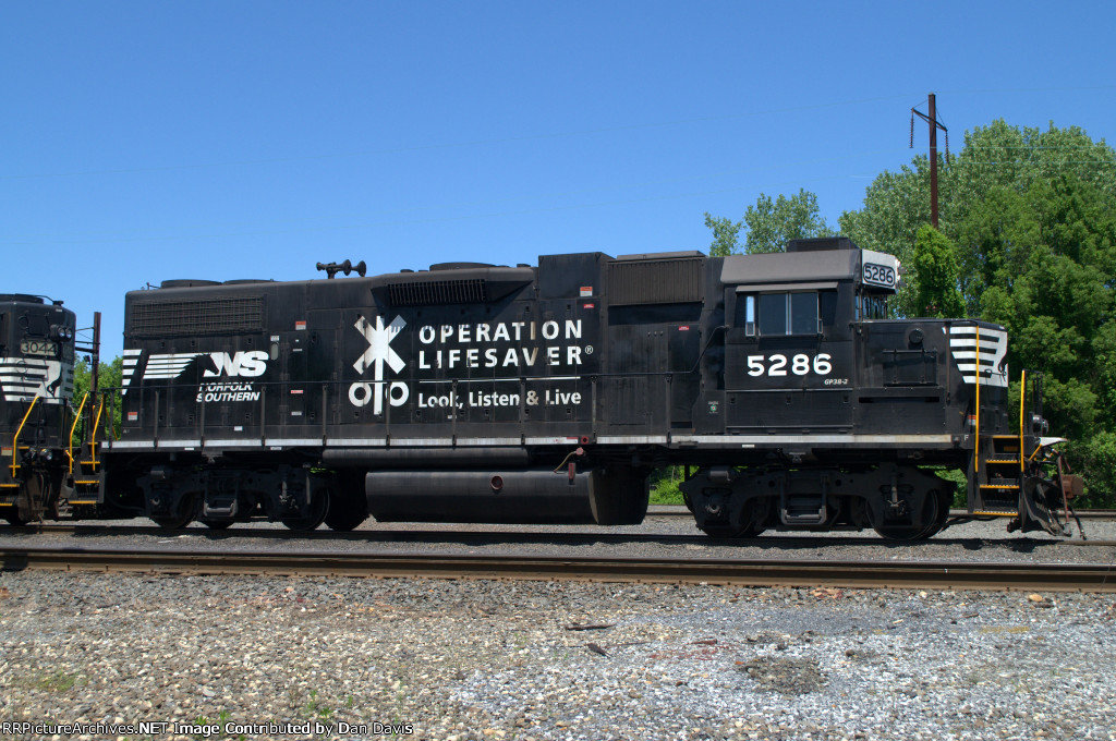 NS GP38-2 5286